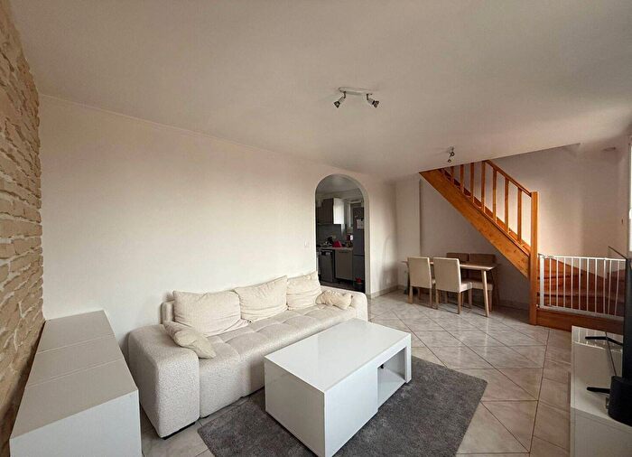 Appartement à louer - Village Pierre Lais, La Queue-en-Brie - 3 pièces - 2 chambres