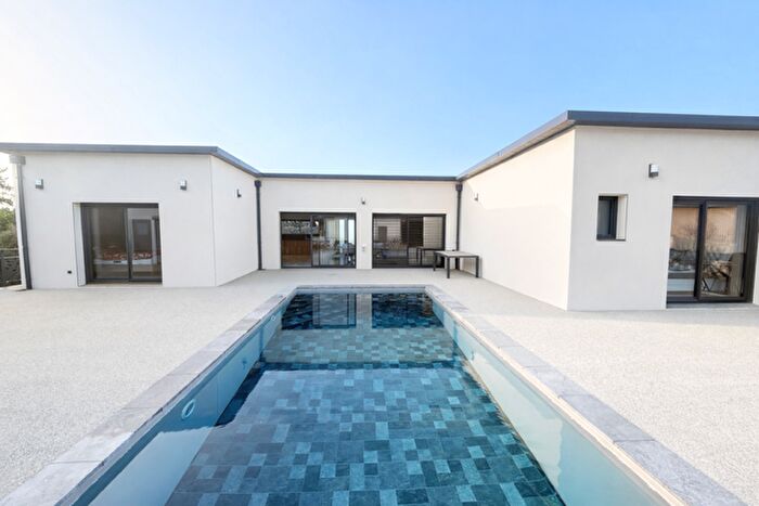 Maison à vendre - Commelle-Vernay - 6 pièces - 4 chambres