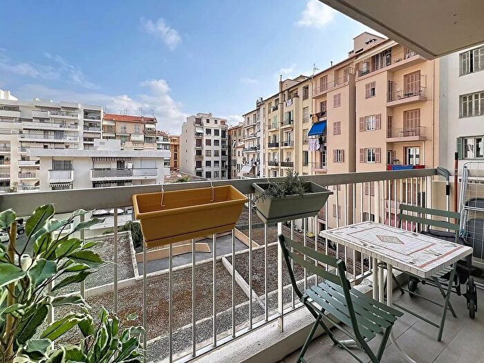 Appartement 1 pièce à Nice, Borriglione, à louer