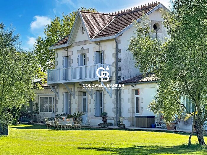 Mortagne-sur-Gironde : Maison 7 pièces à vendre