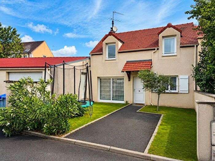 Maison 4 pièces à Le Perray-en-Yvelines, à vendre