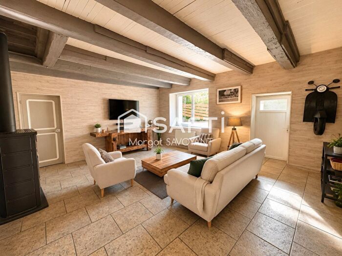 Saint-Geniez-d'Olt : Maison 5 pièces à vendre