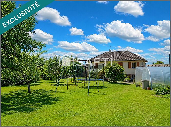 Maison 4 pièces à Saint-Victor-de-Morestel, à vendre