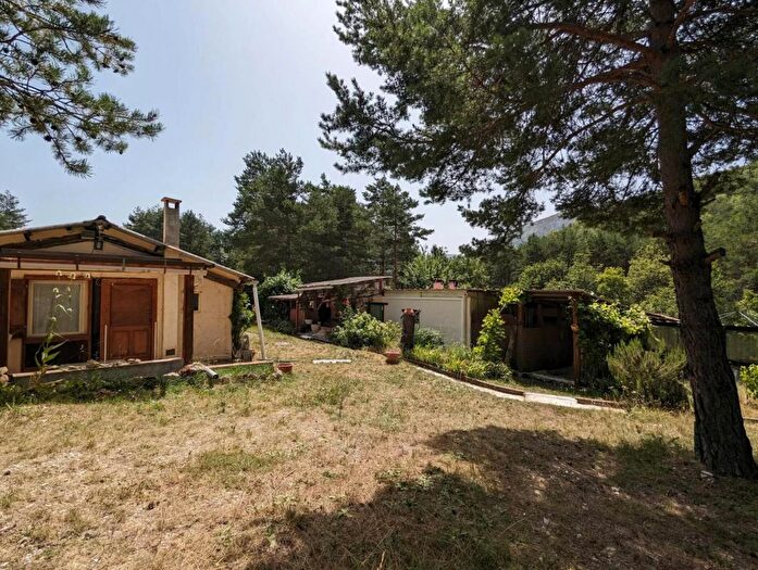 Maison à vendre - Puget-Théniers - 6 pièces - 4 chambres