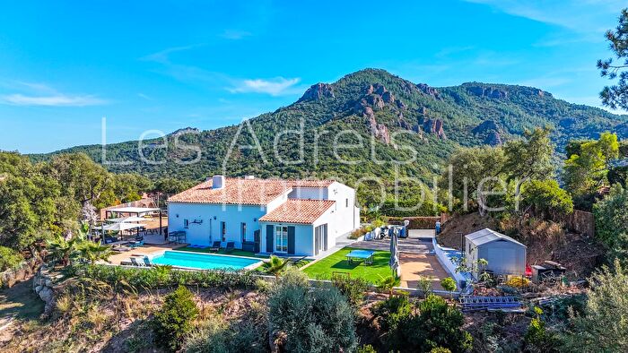 Maison à vendre - Les Adrets-de-lEstérel - 6 pièces - 4 chambres