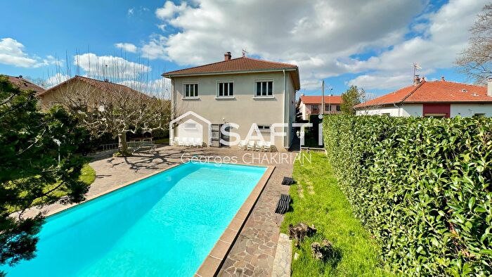 Maison à vendre - Saint-Priest, Revaison - 6 pièces - 4 chambres