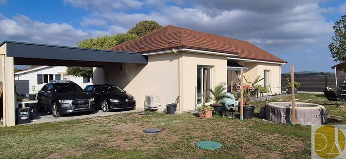 Maison 4 pièces à louer à Uzein
