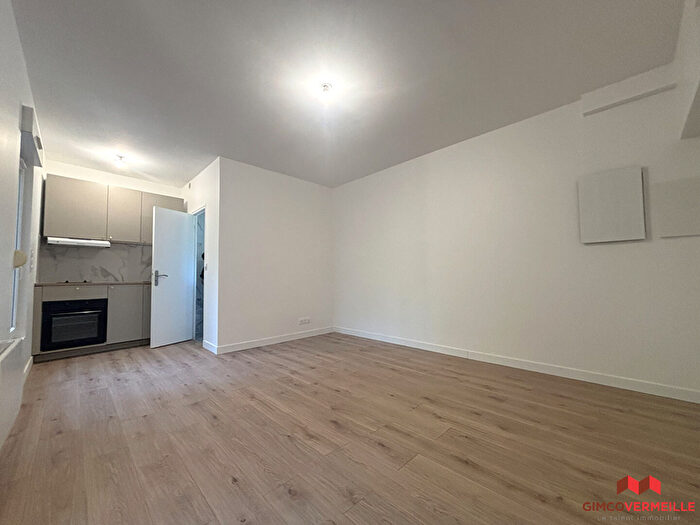 Achères, Centre-ville, Cité de la Barricade : Appartement 2 pièces à louer