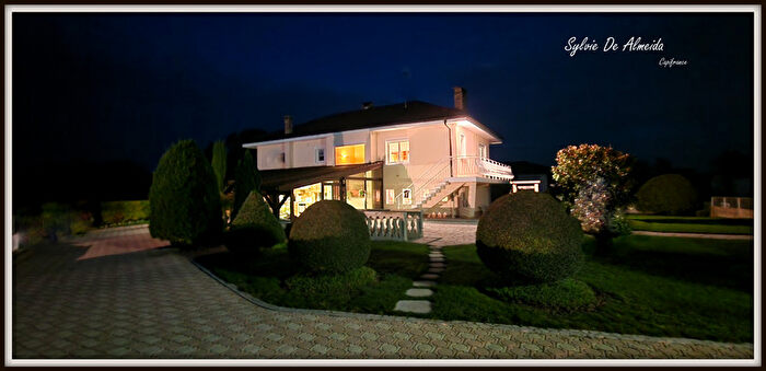 Maison à vendre - Bâgé-la-Ville - 6 pièces - 4 chambres