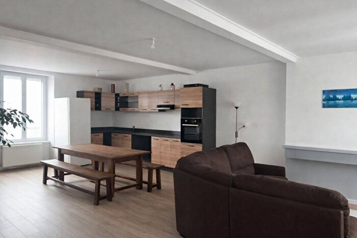 Maison à louer - Chazelles-sur-Lyon - 4 pièces - 3 chambres