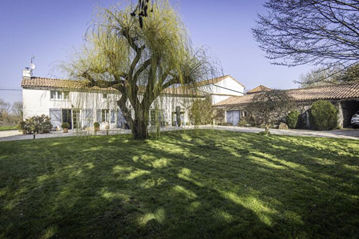 Maison à vendre - Saint-Martin-de-Bernegoue - 6 pièces - 4 chambres