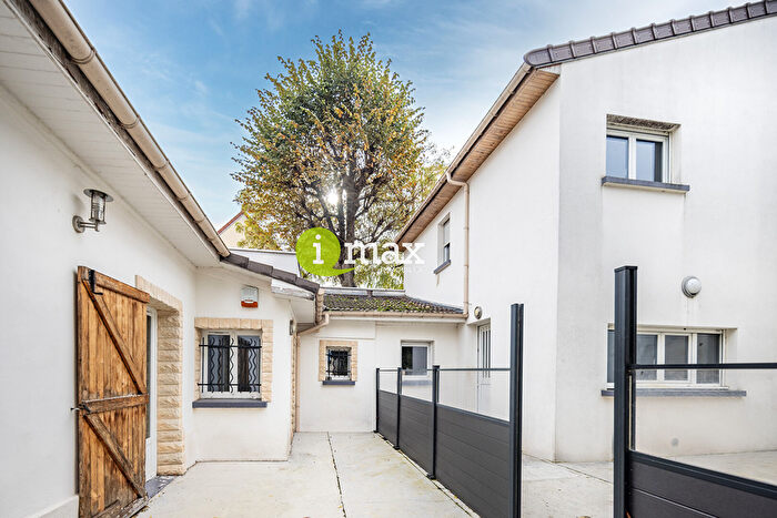 Maison à vendre - Colombes, Europe - 5 pièces - 3 chambres