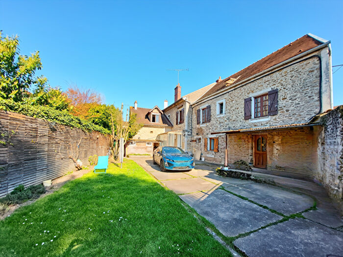 Maison à vendre - Bouray-sur-Juine - 10 pièces - 7 chambres