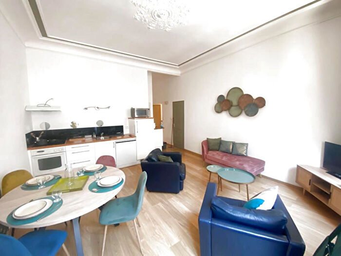 Appartement 2 pièces à Nîmes, Ecusson, Arènes, à louer