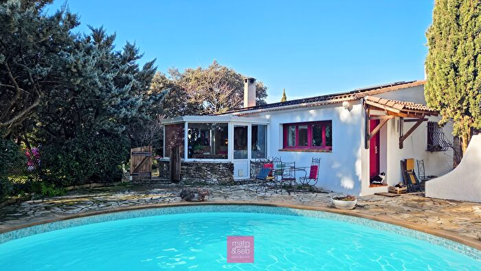 Maison à vendre - Nîmes, Terres de Rouvière, LEau Bouillie - 5 pièces - 3 chambres