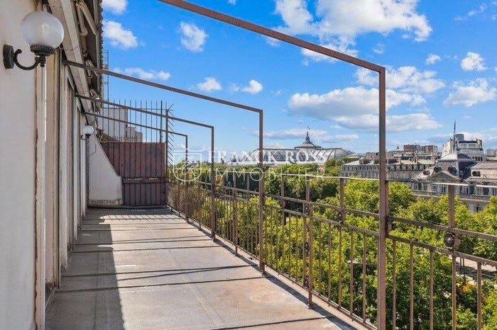 Appartement 5 pièces à louer à Paris 8ème arrondissement
