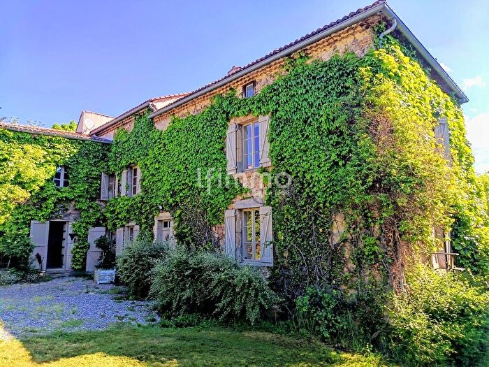 Maison 11 pièces à Sugères, à vendre