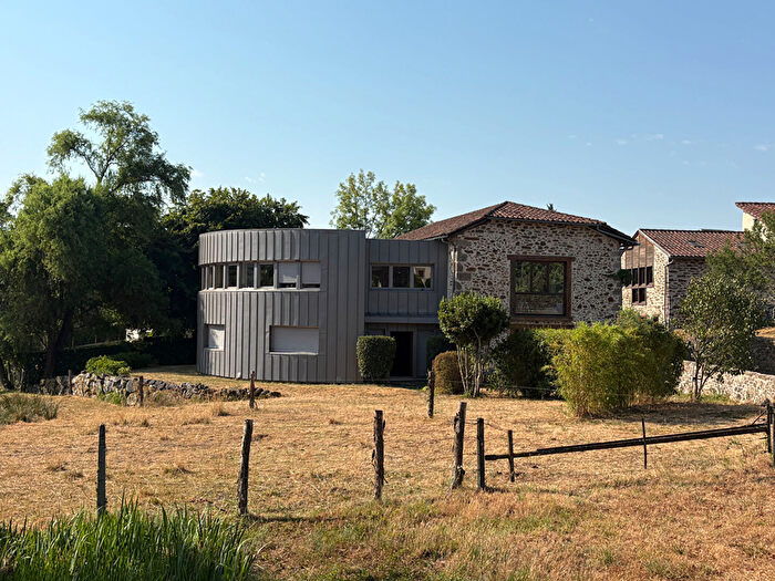 Maison 7 pièces à Saint-Étienne-de-Maurs, à vendre