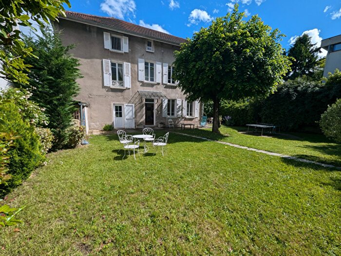 Maison 8 pièces à Claix, à vendre