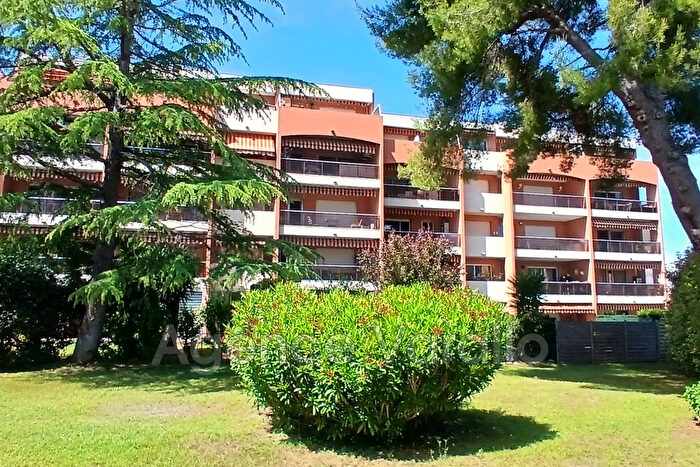 Antibes, Rabiac, Carriat, Les Semboules, Les Brusquets : Appartement 3 pièces à vendre