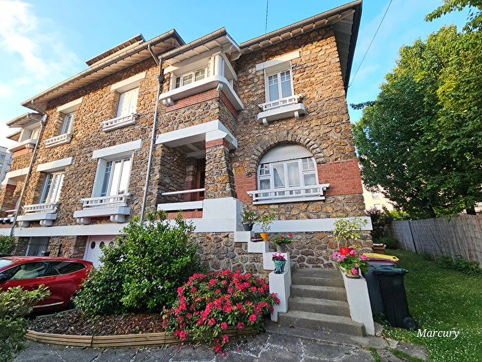 Maison à vendre - Villemomble, Centre-ville, Orangerie - 9 pièces - 6 chambres