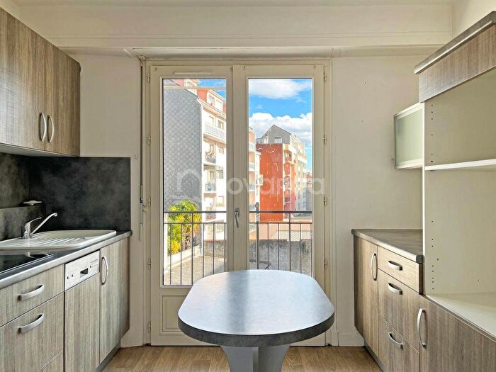 Appartement à louer - Dufau-Tourasse, Pau - 4 pièces - 3 chambres