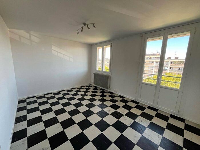 Appartement à louer - Les Bords de Loire, Roanne - 4 pièces - 3 chambres