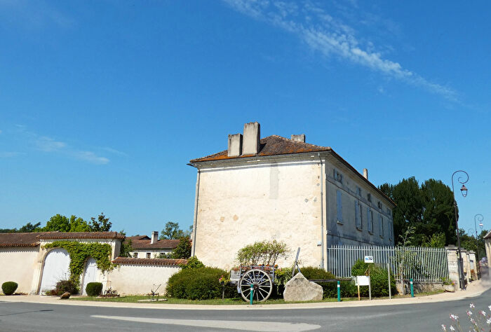 Maison à vendre - Saint-Vincent-Jalmoutiers - 15 pièces - 10 chambres