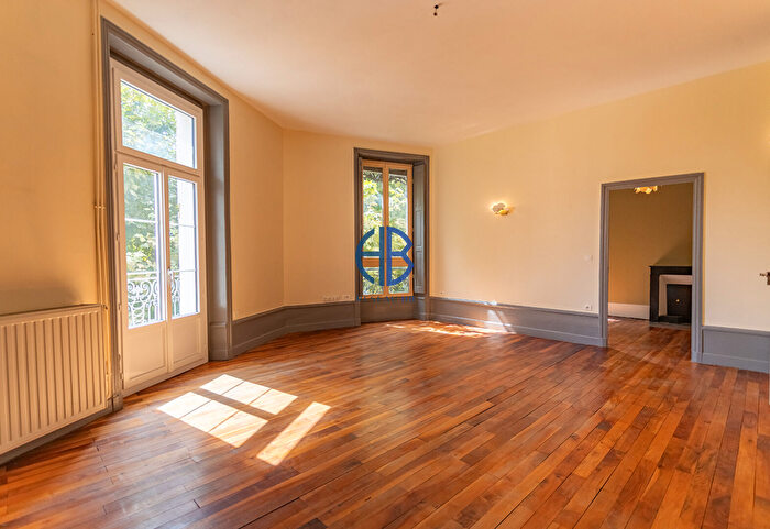 Appartement 3 pièces à Voiron, Centre-ville, Gare, à vendre