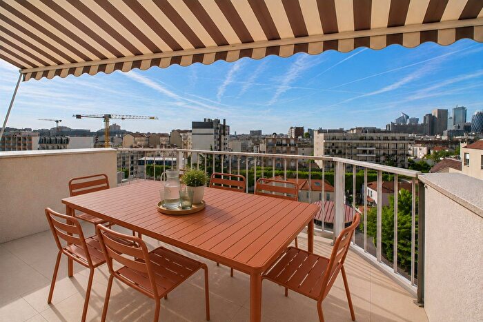 Courbevoie, Marceau République : Appartement 4 pièces à vendre