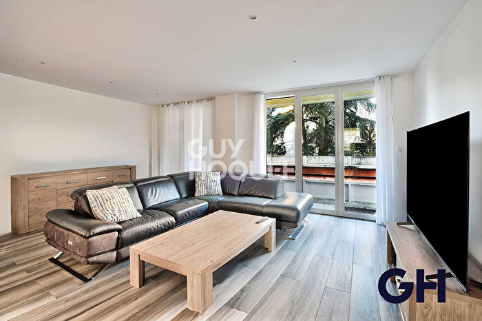 Appartement à vendre - Bron, Les Essarts - 5 pièces - 4 chambres