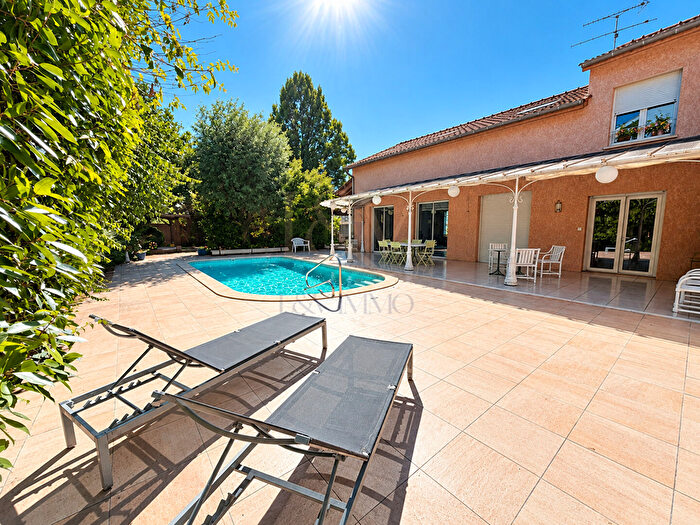 Charnay-lès-Mâcon : Maison 8 pièces à vendre
