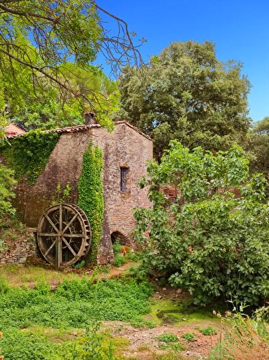 Maison à vendre - Nîmes, Terres de Rouvière, LEau Bouillie - 5 pièces - 4 chambres