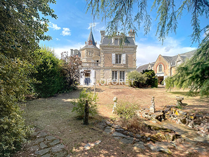 Maison à vendre - Irais - 10 pièces - 5 chambres