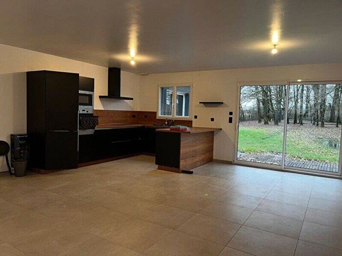 Maison à louer - Foëcy - 4 pièces - 3 chambres