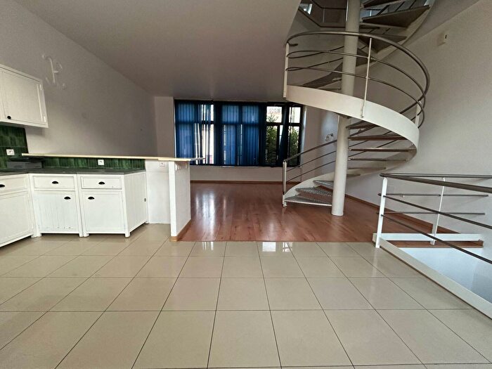 Appartement à louer - Hombourg-Haut - 4 pièces - 2 chambres