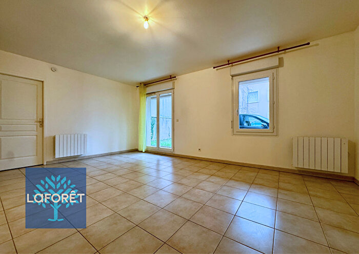 Appartement à louer - Dammarie-les-Lys, Petit Dammarie, Croix Saint-Jacques - 2 pièces - 1 chambre