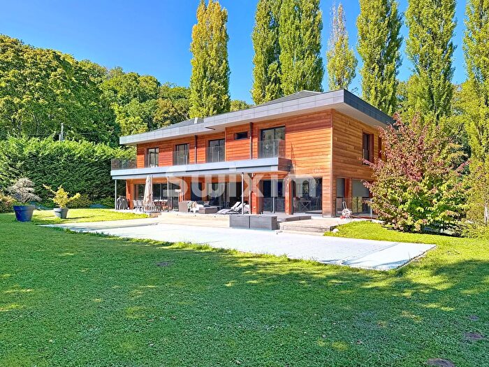 Maison 8 pièces à Divonne-les-Bains, à vendre