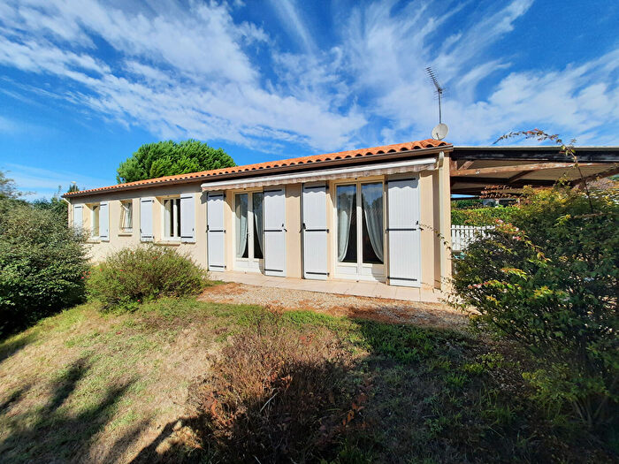 Maison à vendre - Bussac-sur-Charente - 6 pièces - 4 chambres