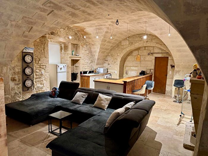 Appartement à vendre - Beaucaire, Centre-ville - 2 pièces - 1 chambre