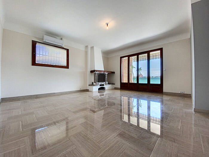 Appartement à louer - Cagnes-sur-Mer, Le Val Fleuri - 2 pièces - 1 chambre