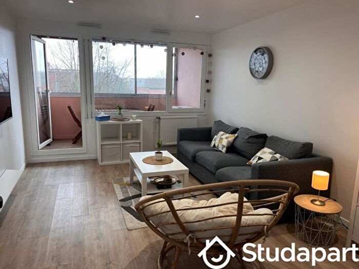 Appartement à louer - Le Parc, Guyancourt - 1 pièce - 4 chambres