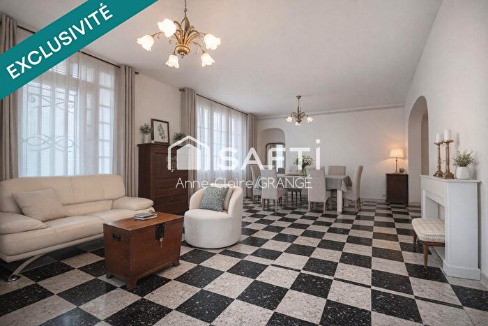 Maison à vendre - Fresnay-sur-Sarthe - 7 pièces - 4 chambres