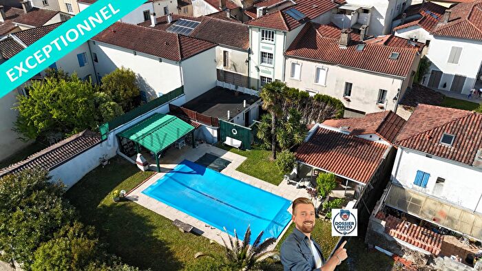 Montfort-en-Chalosse : Maison 11 pièces à vendre