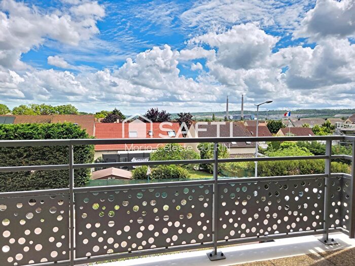 Limay, Gare, Lycée, Robespierre : Appartement 4 pièces à vendre