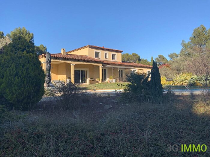 Maison à louer - Ventabren - 6 pièces - 5 chambres