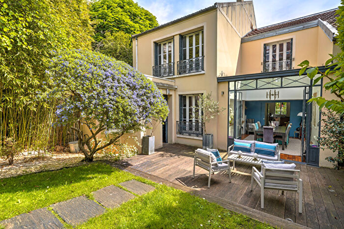 Maison 10 pièces à Puteaux, à vendre