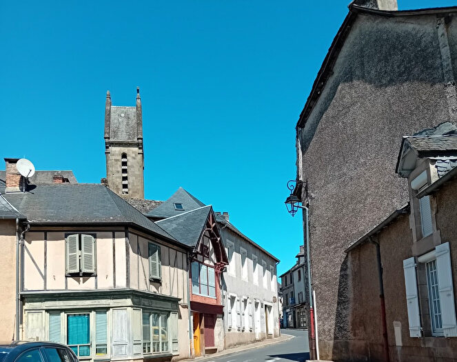 Maison à louer - Juillac - 5 pièces - 3 chambres