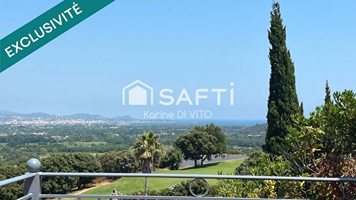 Maison à vendre - Roquebrune-sur-Argens, Village - 5 pièces - 4 chambres