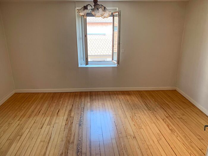 Pusignan : Appartement 5 pièces à louer